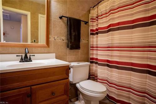Cozy, Private Room Near Virginia Beach Town Center - Norfolk, VA