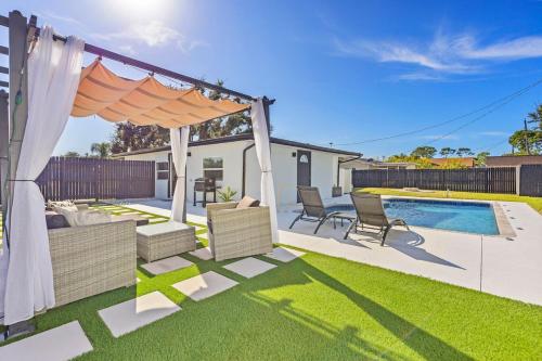 Casa Tranquila Pool Pergola Spa Shower Retreat - Venice, FL
