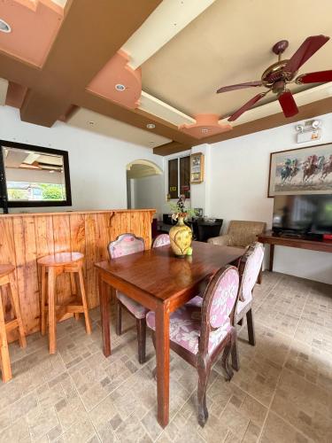 Cozy Stop Inn - Puerto Princesa