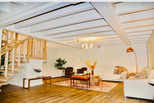 Maison Bonheur -Parking- Piscine -Espace De Jeux- Avec 6 Suites Avec Sdb - Bourg-en-Bresse