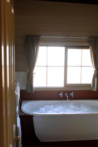1860 Luxury Accommodation - Beechworth