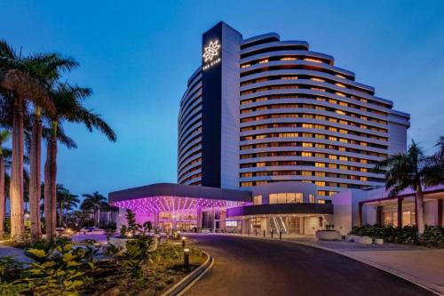 Beachfront Oasis 2br Pool, Spa, Parking And Views - Broadbeach