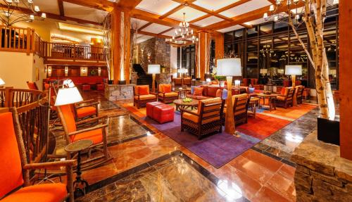 1117 Lodge At Spruce Peak Ski In Ski In Ski Out King Studio By Stowe Mountain Rentals - Stowe, VT