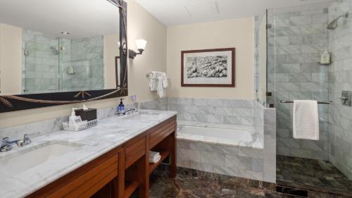 1428 Lodge At Spruce Peak Ski In Ski In Ski Out King Studio By Stowe Mountain Rentals - Stowe, VT