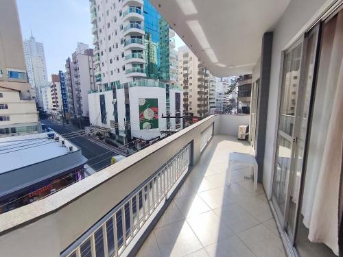 Av Brasil A 200m Da Praia Com Vaga Terrea - Balneário Camboriú