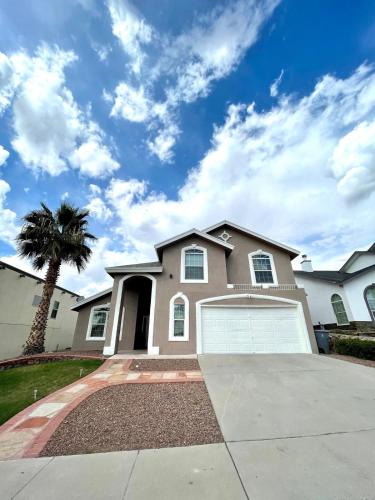 El Paso Westside Contemporary Beautiful Big Home - 산타 테레사