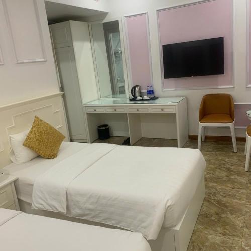 Blue wave hotel, Ha Long from $15 - Book Now