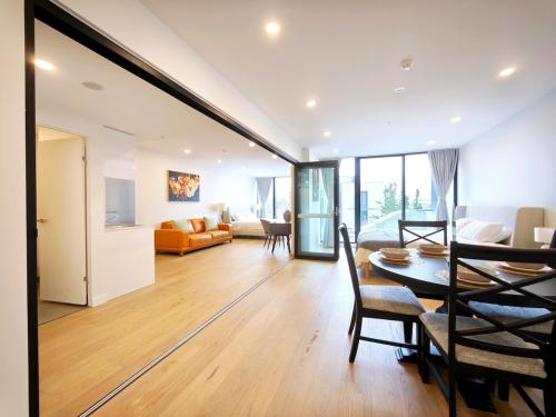 Lg17 - Box Hill Core Hotel Style Double Suite High-end Furniture Double King Bed Super Large Space - Box Hill