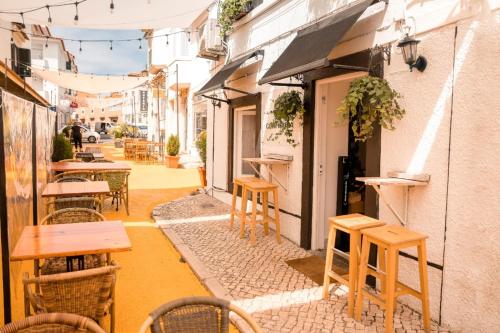 Superb 3 Br Apartment - Beachfront - Old Town Cascais - Cascaes