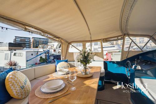 The Pemberley - Luxury 2 Bed Houseboat - London, UK