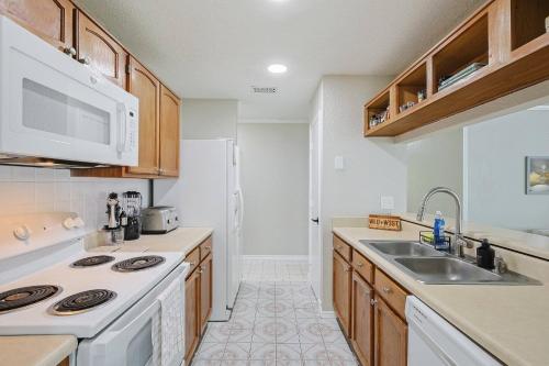 Family - Pet Friendly - Games - Walk To Nearby Park - Garland, TX