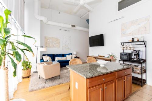 Downtown Condo 5 Minutes To Cedar Point - Sandusky, OH