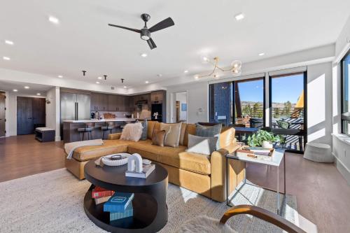 Frisco Flats Condo - Mountain Views, Private Hot Tub, Downtown - Copper Mountain, CO