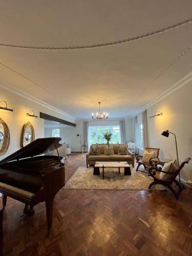 7 On Churchill Guest House - Pinetown