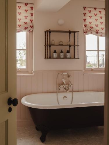 Luxury Landmark Stay In The Cotswolds With Terrace & Parking - Stow-on-the-Wold
