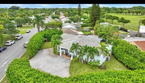 Spacious 5bdrm, 3bath Ideal For Families & Groups! - Palm Springs, FL