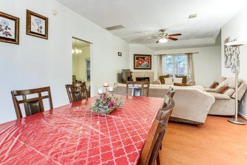 Explore Houston & Beyond! Spring Home W/ Backyard - Tomball, TX