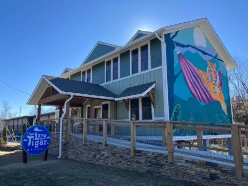 The Lazy Tiger Hostel - North Carolina