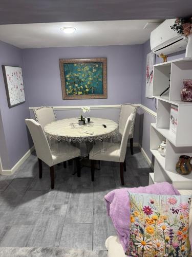 Beautiful 2 Bedroom Suite - Great Neck, NY