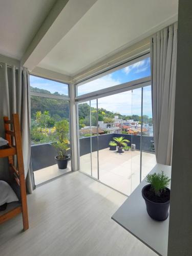 Foresthouse Beach Hostel - Florianópolis