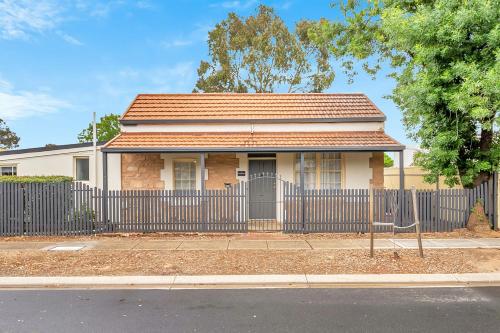 Spacious Renovated 3br Gawler Cottage With Shops, Dining & Train Nearby - Gawler