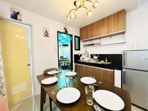 Yellow Townhouse Near It Park With Wifi And Washer - Cebu