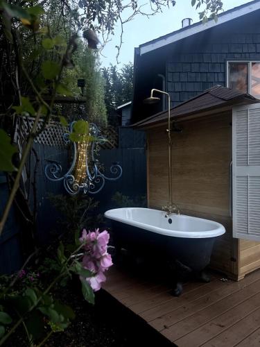 Sal's Beach Cottage Retreat - Mendocino, CA