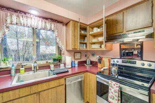 Cute Hoodsport Cottage Close To Lake Kokanee! - Hoodsport, WA