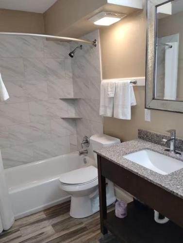1 King Bed 1 Bath Apt With Full Kitchen 103 - Baton Rouge, LA