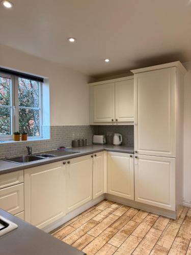 Calstock House Sleep 11 Free Parking Book Now - Swindon