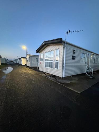 3 Bedroom Lyons Oakfield Towyn Pets Welcome - Towyn
