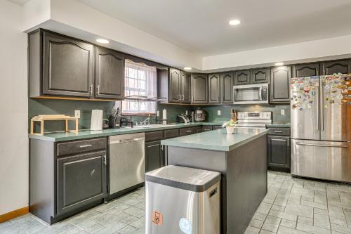 Hike, Ski & Game: Spacious Poconos Home W/ Yard - Tannersville, PA