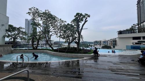 Pinetree - Puteri Harbour/ City View (1br1b) 2 Pax - Iskandar Puteri