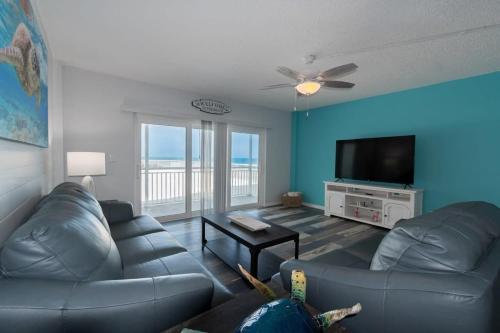 From $54pp - Oceanfront Updated Condo - Direct Beach Access, South ...