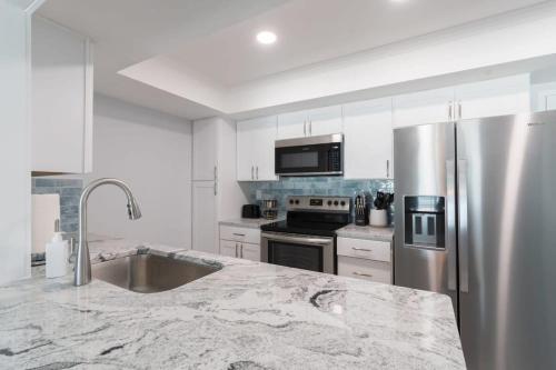 From $54pp - Oceanfront Updated Condo - Direct Beach Access, South ...