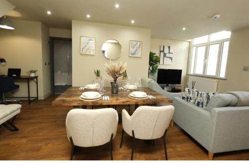 Stylish 2br 2ba Apartment Walk To Town & Station Free Parking - Colchester Castle