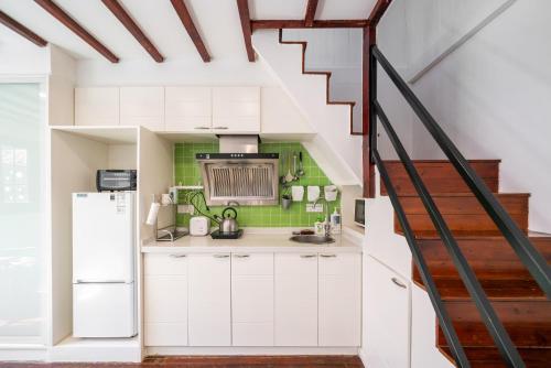 Shiguang - Timeless Airy Lane House With Rooftop View - Shanghai
