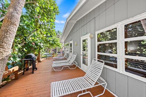 Oak Grove Escape On The Beach At Resort With Pool, Kayaks, Tennis, And More! - Englewood, FL