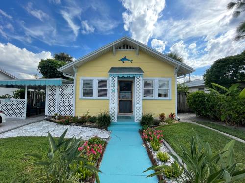 Seahorse Bungalow - St. Pete Beach, FL
