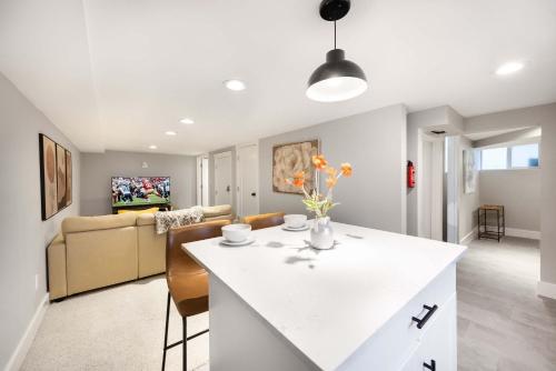 Renton Dt 1br Suite Ws 95 Near Landing &Sea-tac - Renton, WA