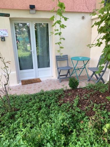'StudioCDG fr' Cerisier, Studio proche near CDG Roissy airport, Parc ...