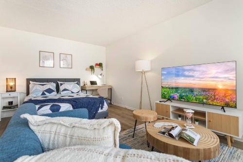5-star West Hollywood Living | Modern & Central - Hollywood, CA