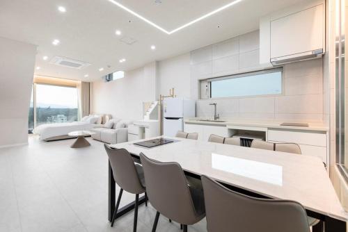 Leedo Pool Villa Gangneung - Gangneung-si