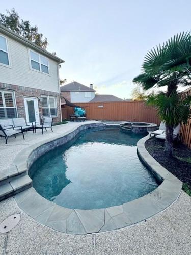 Spacious Centrally Located With Heated Pool - 프리스코