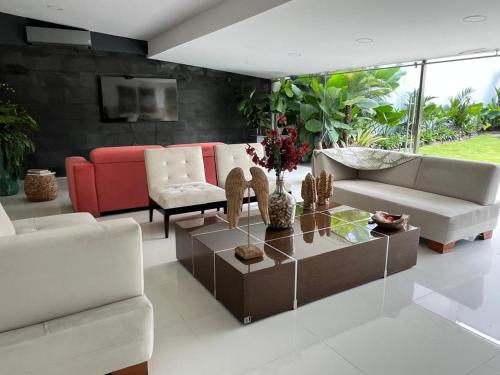 Casa De Lujo En Cali Con Piscina Privada Y Bbq - Cali