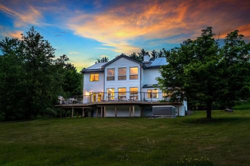 5 Minutes To Ski Hunter Mountain! Family Friendly - Hot Tub, Sauna, Sunset Views - New York
