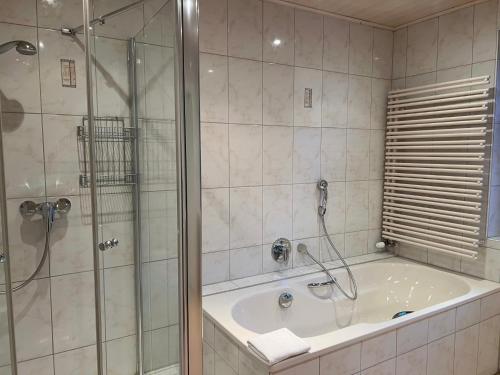T&k Apartments - Meerbusch - 5 Room Detached House - 15 Min To Fair Messe Dus - Meerbusch
