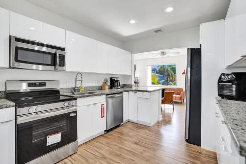 Villa Riviera Beach -4bdr Relaxing Retreat By Viac - West Palm Beach, FL