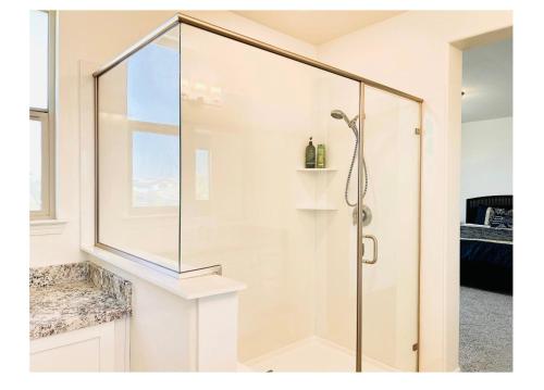 Cozy Private Master Bedroom In A Single Family House - Elk Grove, CA