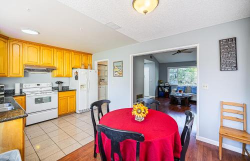 Family And Business Friendly Home Near Great Mall & Bart - 2640 - Milpitas, CA